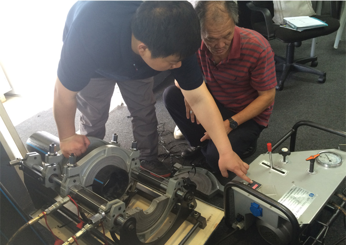 Training The Client How to Use The Butt Fusion Welding Machine